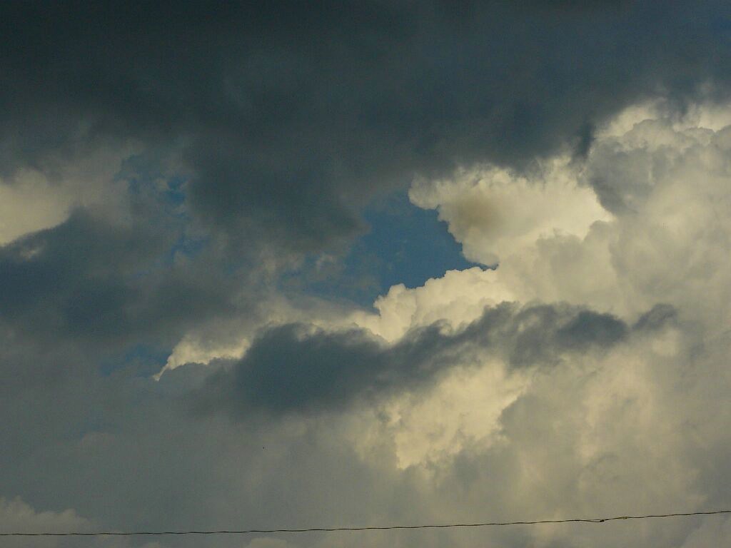 THREATENING CLOUDS, BUT NO RAIN